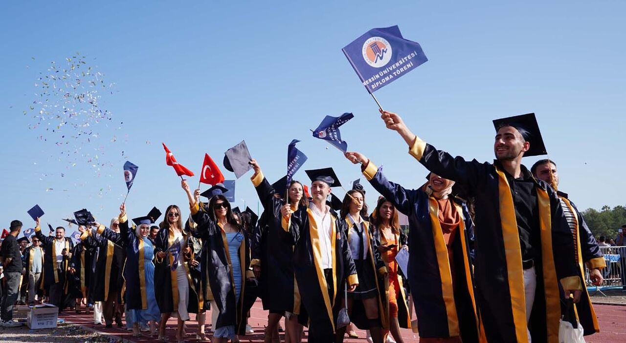 Mersin Üniversitesi 2023-2024 Eğitim Öğretim Yılı Mezunları Töreni ...